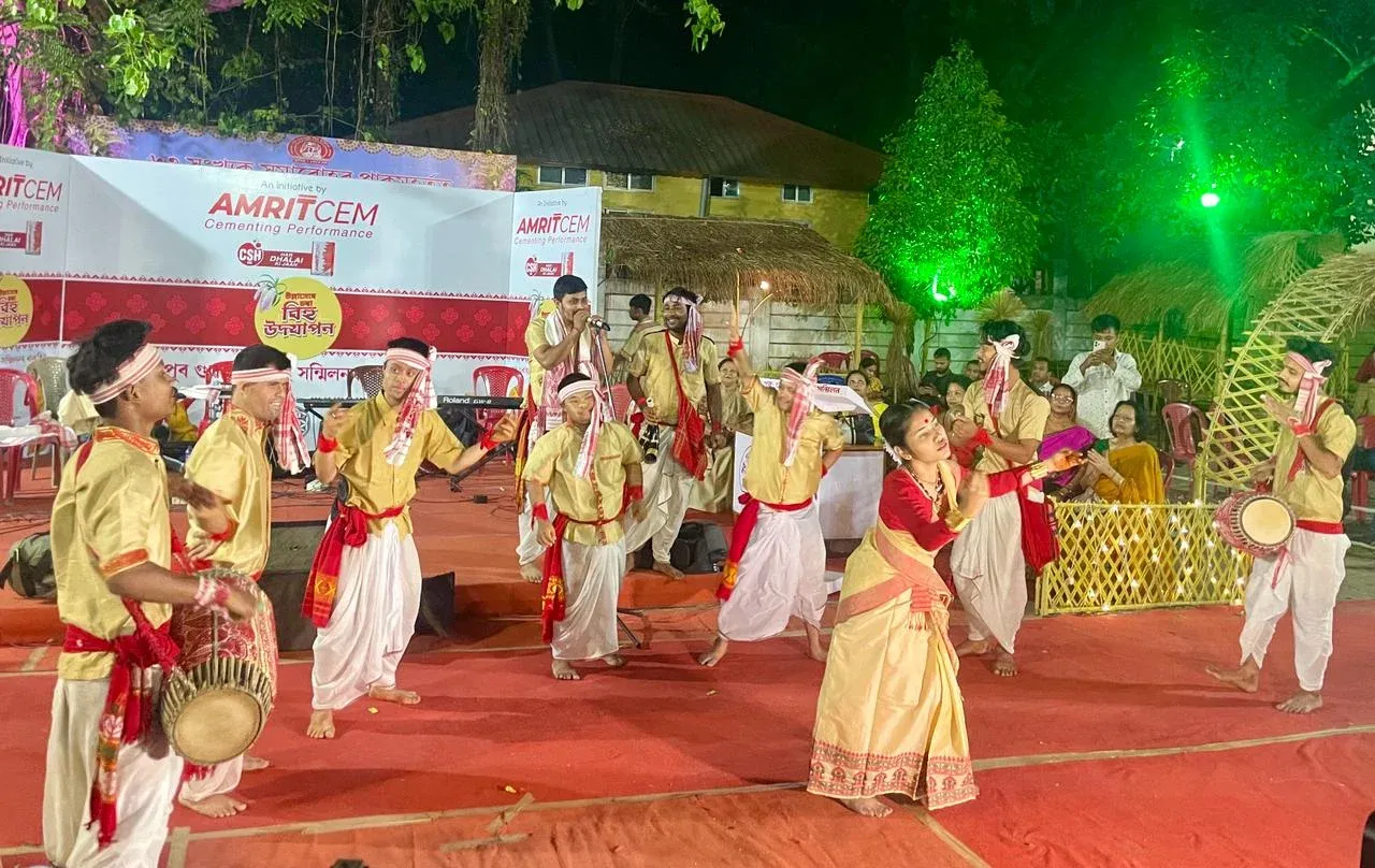 Guwahati hosts Bihu workshops to teach traditional dance and dhol playing - english.punjabkesari.com