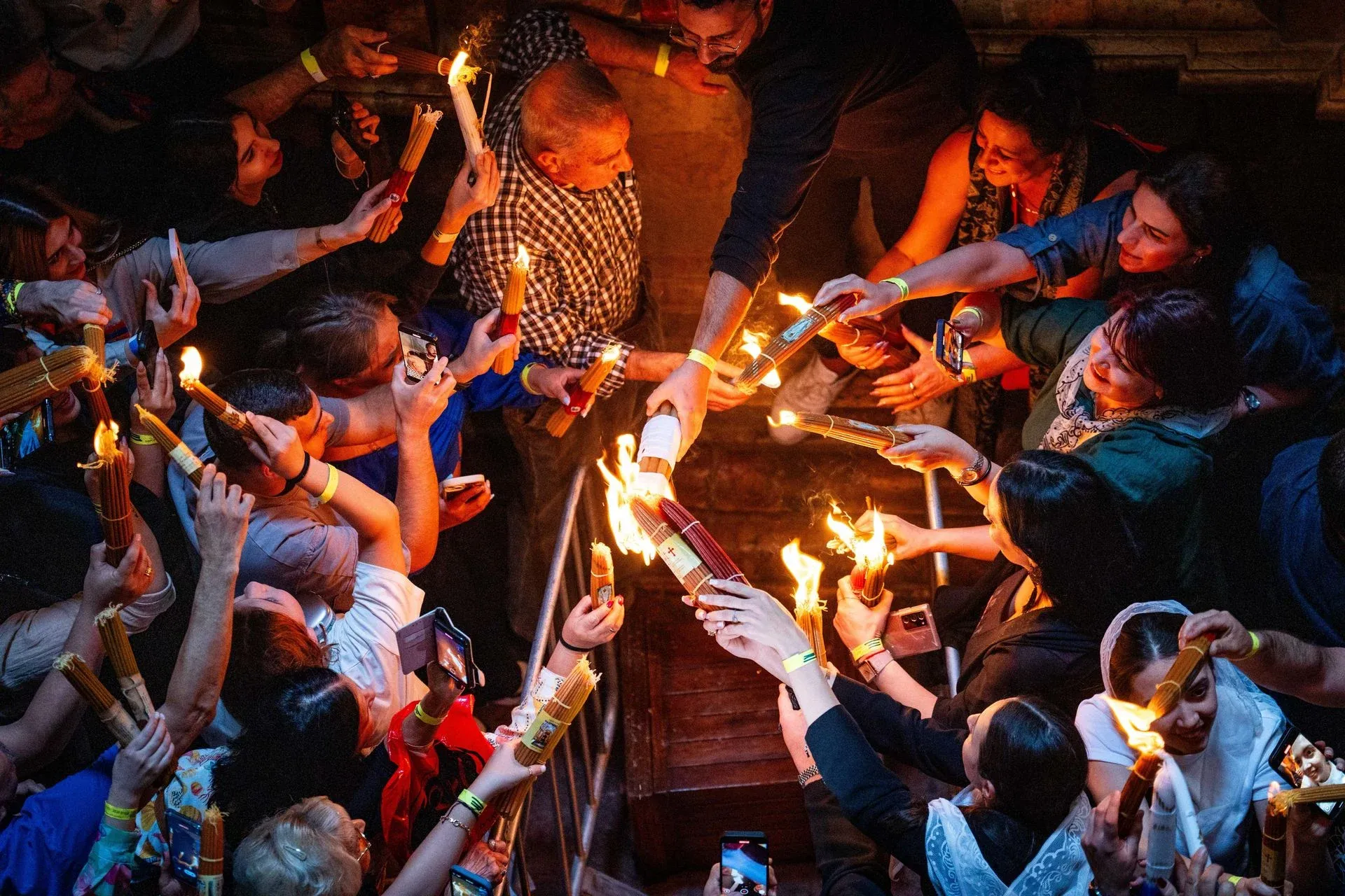 Thousands gather for Holy Fire Ceremony at Church of Holy Sepulchre ...