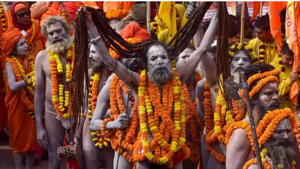 Thousands of naga sadhus arrive in kashi for holy dip on Mahashivratri ...