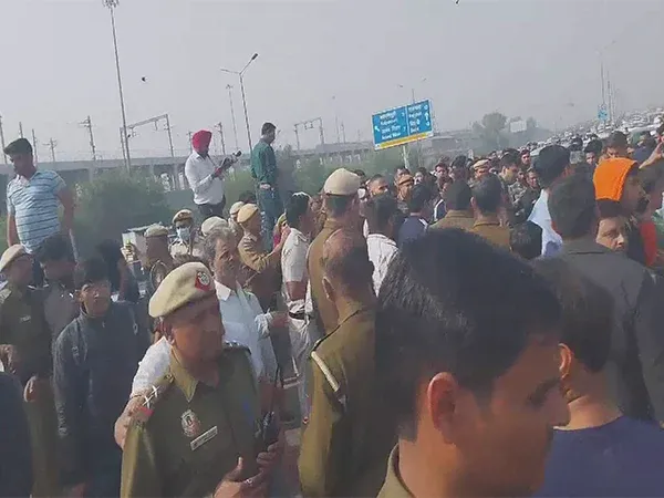 Delhi: Protesters block road over young man's murder in Ghazipur ...