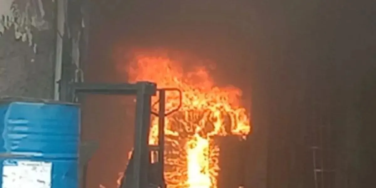 Delhi Narela Fire News: Fire breaks out in a shoe factory, - english ...