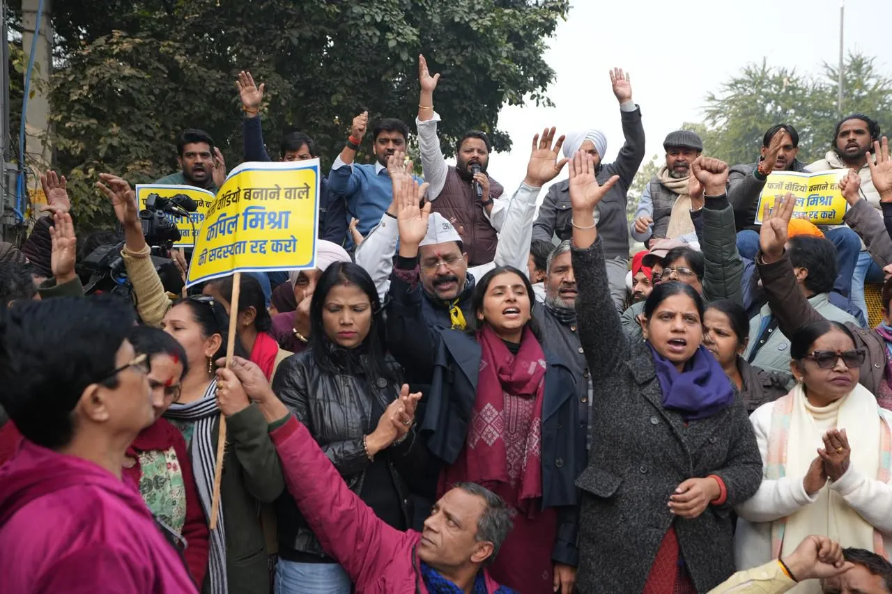 AAP Delhi Protest News: AAP Protests from Delhi Assembly to MCD ...